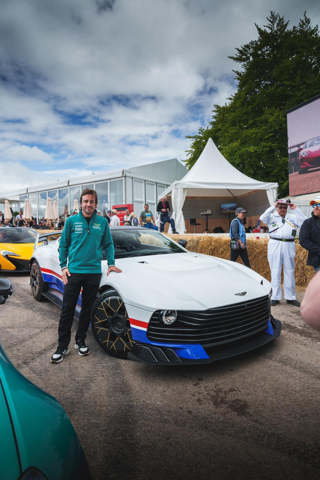 Vidéo - Fernando Alonso présente la Aston Martin Valiant | StandF1.com